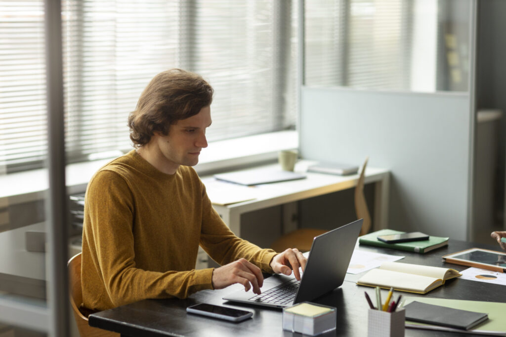 12 Blog Writer Jobs in 2025 for Better Writing Career